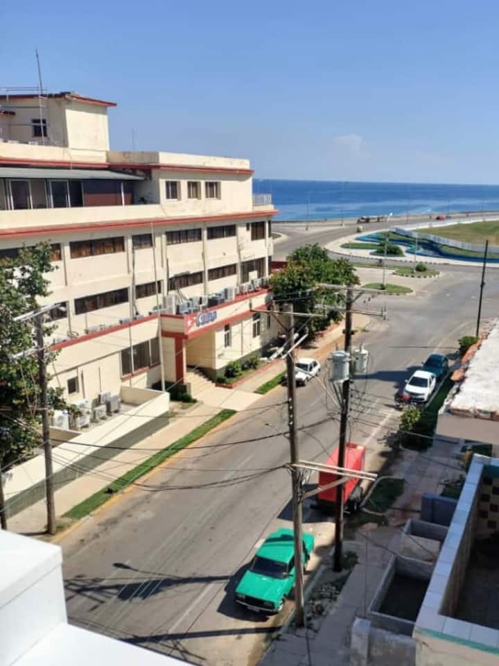 Fantastic Apt Malecon Area - Havana