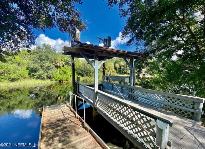 Remote Home | Deep Water Access ~ Fire Pit - Amelia Island, FL