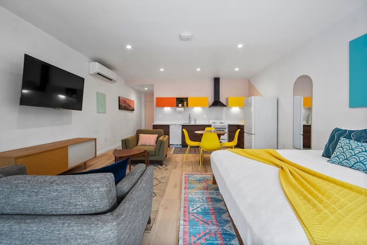 Balcony. Mcm King. Heated Pool. El Paseo. Pets Ok - Palm Desert, CA