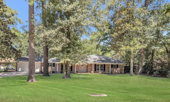 Cozy & Charming Kingwood Home - Humble, TX