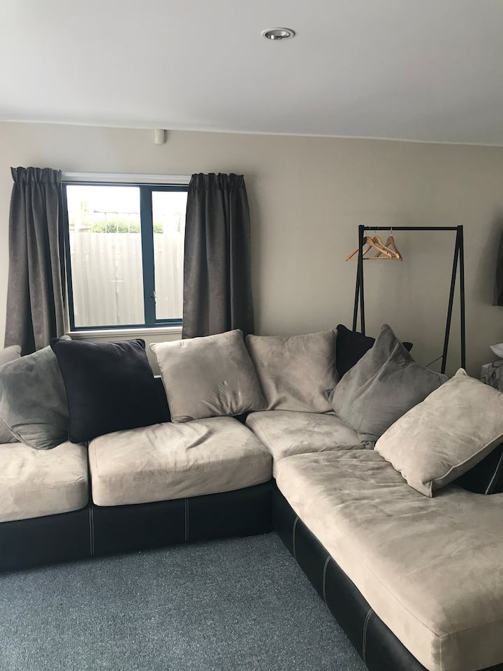 Self Contained Unit - Hastings