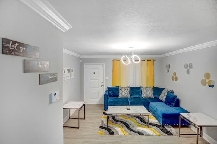 Cozy Home Near Busch Gardens & Adventure Islands - Tampa, FL