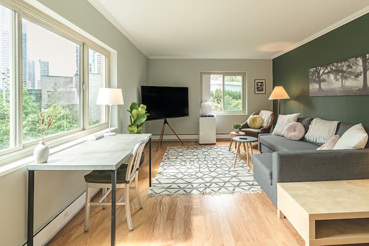 Quiet Condo Near Convention Center, Free Parking - Climate Pledge Arena