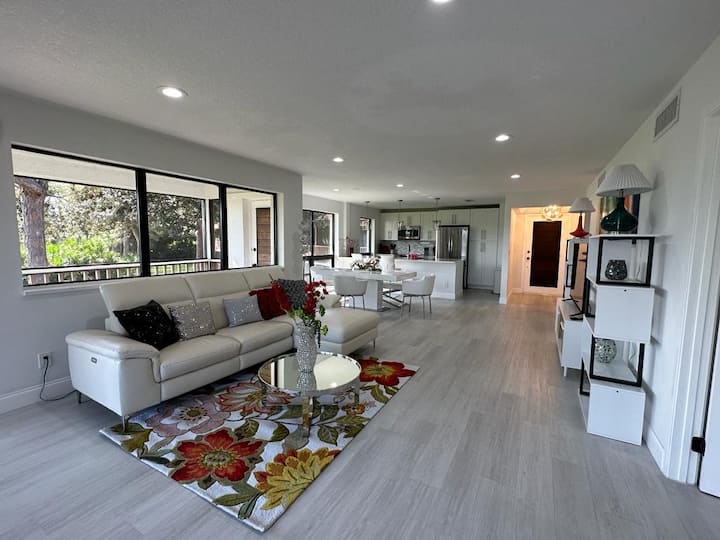 The Delightful Golf Villa - Palm Beach Gardens, FL