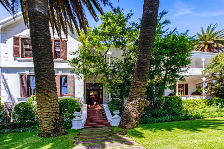Mount Pleasant ( Stylish,5 Bed) - Camps Bay