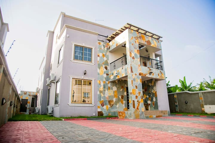 5 Bedroom East Legon House - Accra