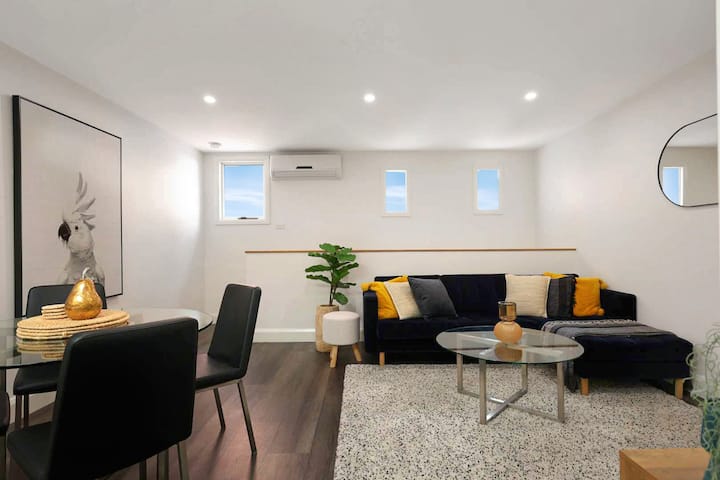City Centre Unit Overlooking Ryrie Street! - Geelong