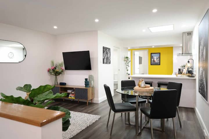 City Centre Unit Overlooking Ryrie Street! - Geelong