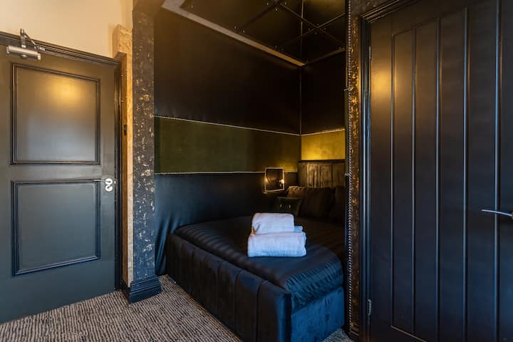 King Room 16 @ The Park Inn Hotel - Folkestone
