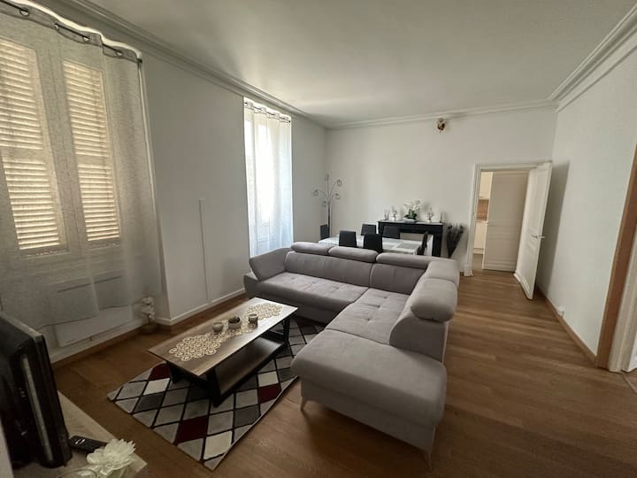 Appartement Proche De La Gare Avec Terrasse - Cher
