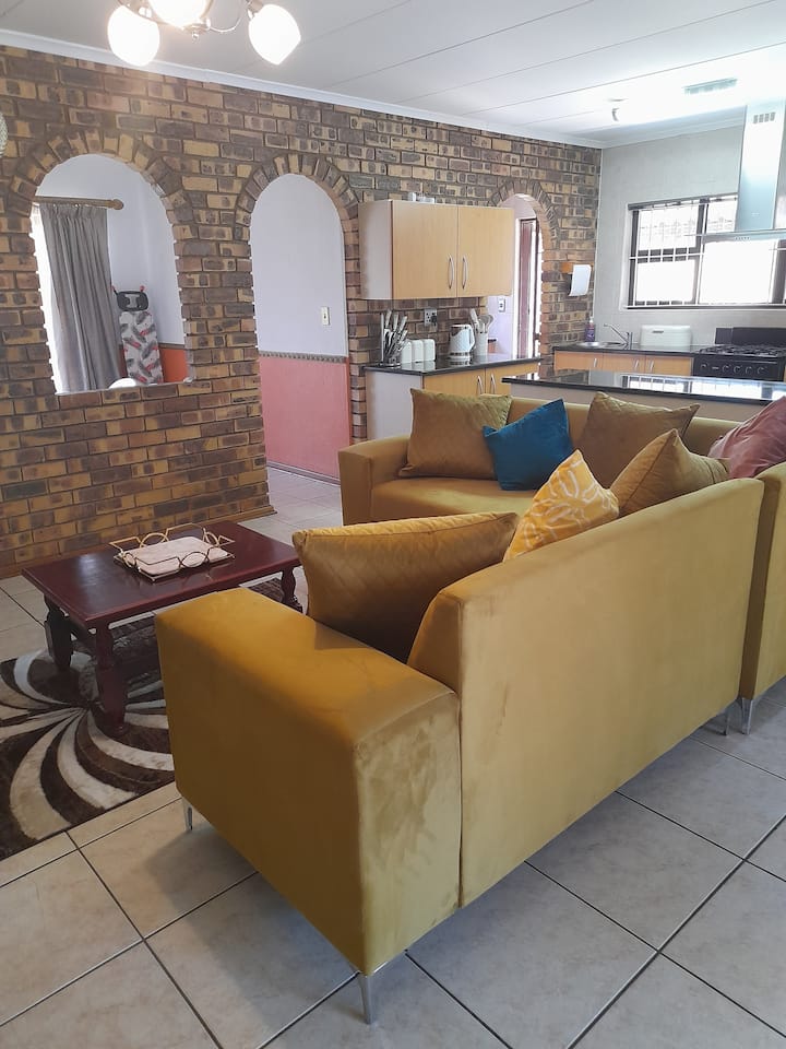 Chappel Hide Out Entire House - Germiston