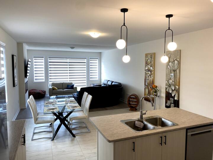 New Modern Home In Wasaga - Wasaga Beach