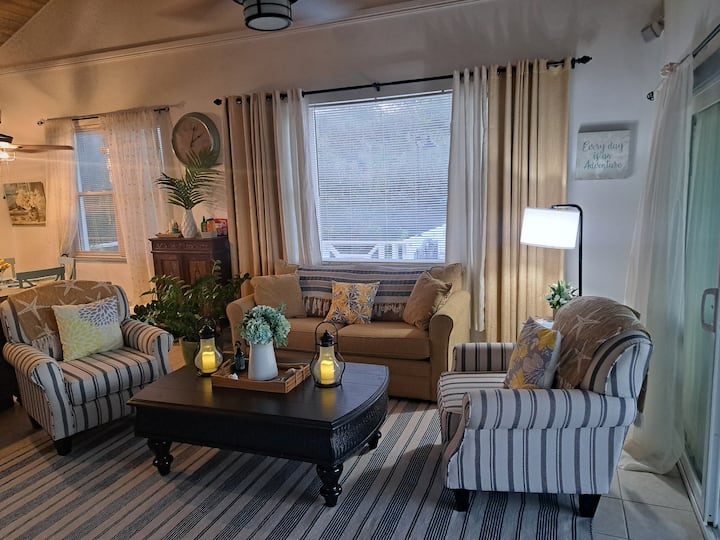 Hidden Haven Retreat: Lake Views 2 Bedrooms / Pool - Turks and Caicos Islands