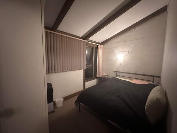 Stay In A Simple But Cozy Room - アデレード