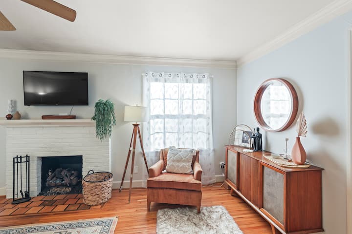 Charming 3 Bed Cottage - *Close To Everything!* - 春田市