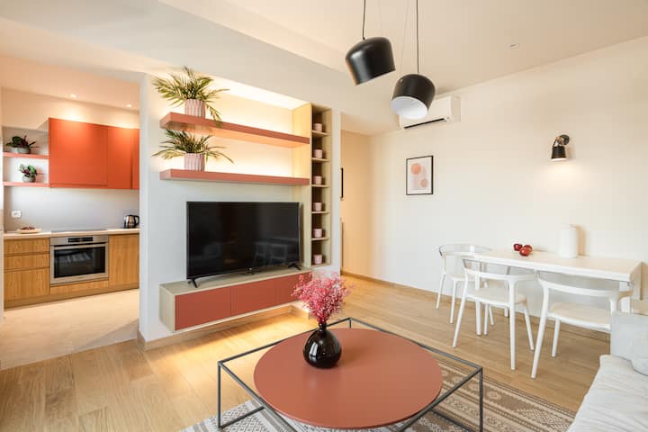 Penthouse Gem With Balcony, Netflix & More - Thessaloniki