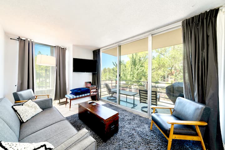 Stylish Downtown River Condo In The Heart Of Reno! - Reno, NV