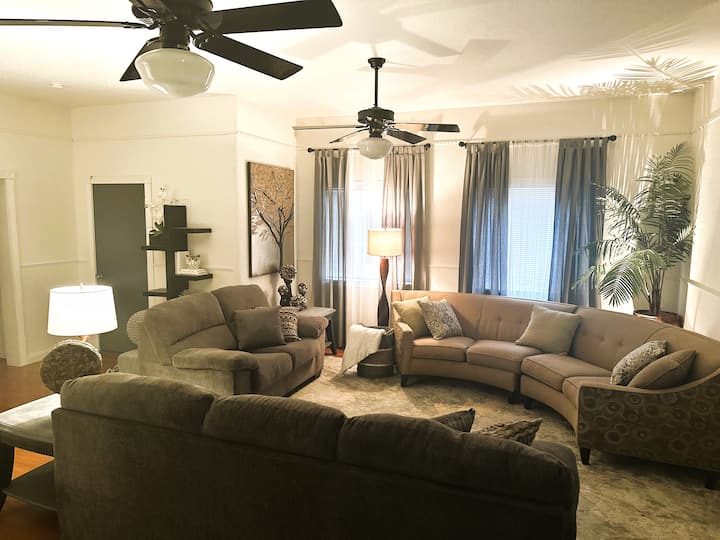 Value - Spacious! Breakfast, Comfy, Location! - Aldergrove