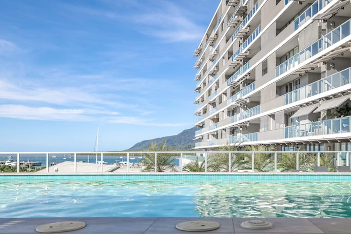 Cairns Coastal Charmer: Your Waterfront Sanctuary - Cairns