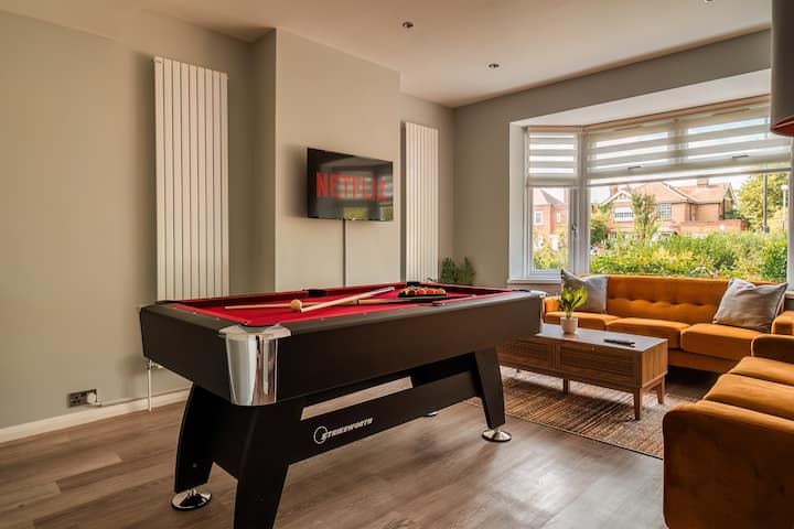 Luxury Business Stay With Pool Table - Chingford