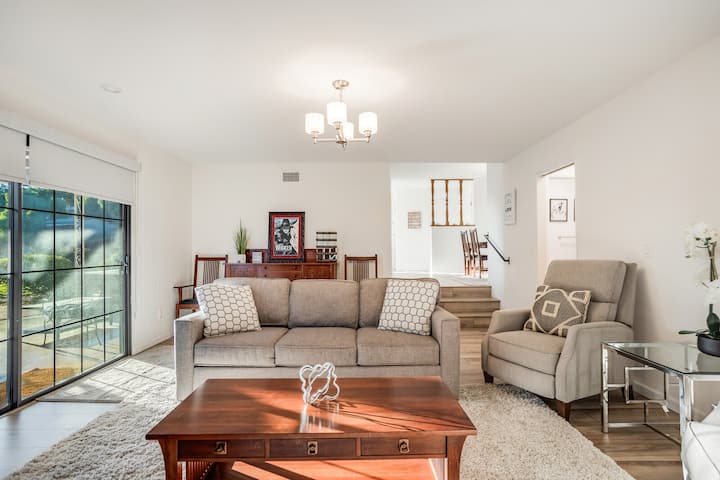 Beautiful 3 Bedroom 2 1/2 Bath - La Mesa, CA