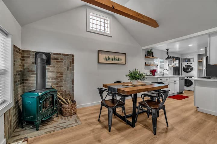 Pet-friendly Cozy Midtown Cabin Retreat - Coeur d'Alene, ID