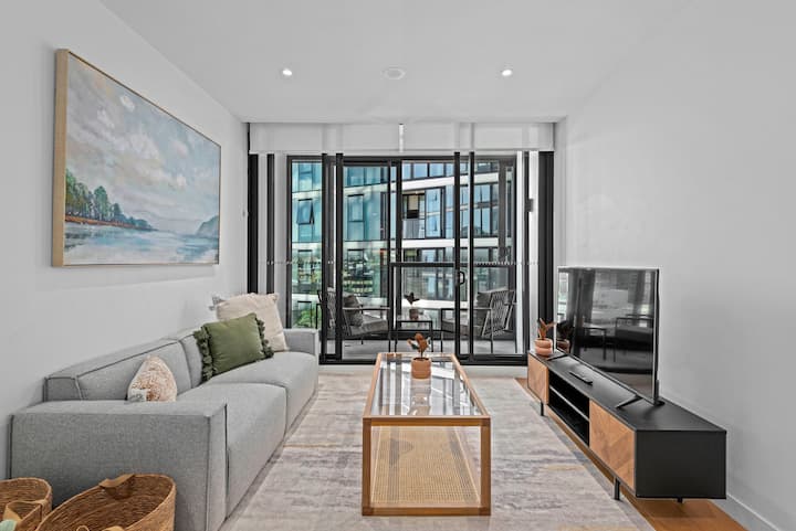 Modern & Stylish Valley Pad W/ Infinity Pool & Gym - Brisbane