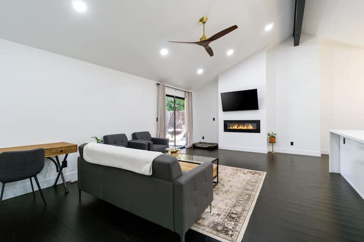 3bd/2bth Modern Home “Newly Renovated Bathrooms” - Fresno