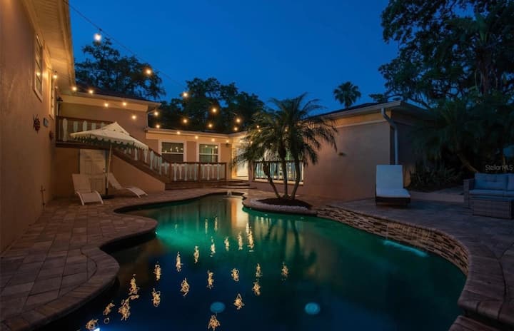 2br Riverfront Escape | Heated Pool & Parking - New Port Richey, FL