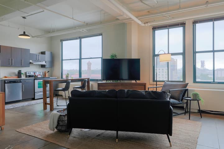 High End Urban Retreat! Free Garage Parking! - Northwest Portland - Portland