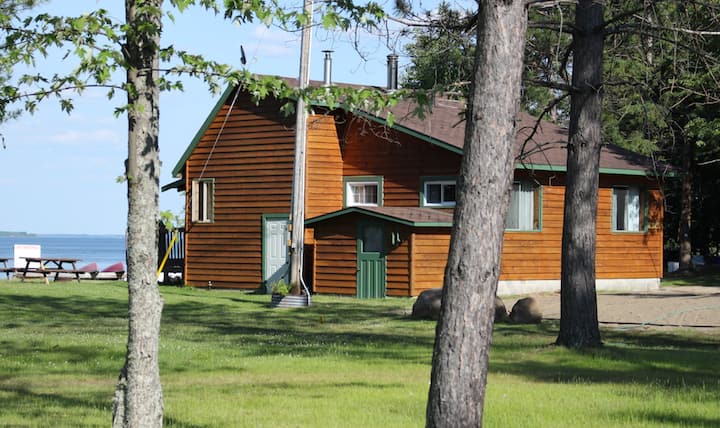 Beautiful Cabin On The River - Petawawa