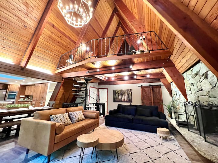 Riverfront A-frame Mt Hood! Skiing*hiking*hot Tub - Government Camp, OR