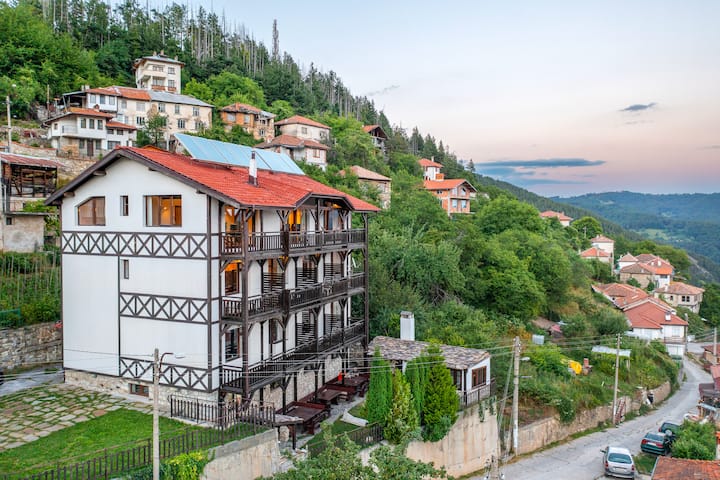 The Pine Levochevo Guesthouse And Coworking Space - Chepelare