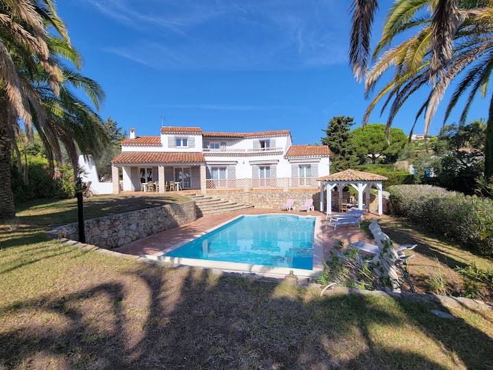 La Villa Du Roc, Grandiose, 5mn à Pied De La Mer - Fréjus