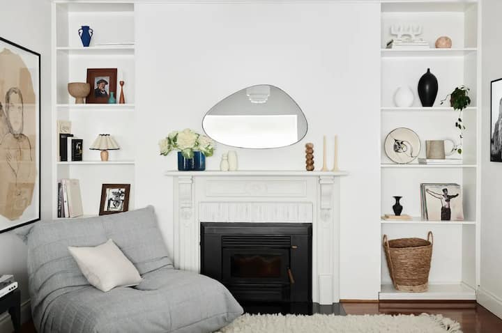 Riverside Art Deco Apartment - Melbourne