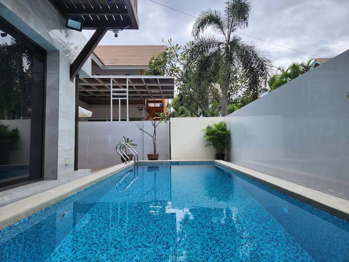 芭提雅市中心高端别墅区4间卧室泳池别墅好莱坞hollywood旁，21航站楼 - Pattaya City