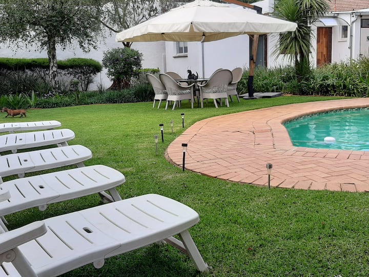 Poolside Garden Suite - Germiston