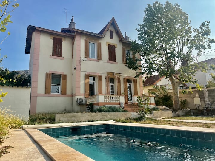 Maison De Maître Avec Piscine Au Calme - Marseille