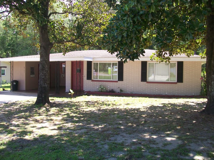 Retro River Pad - Dunnellon, FL