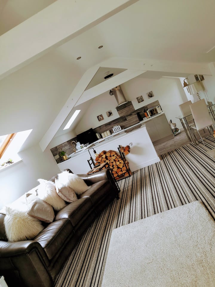 The Old Fire Station
Tregaron - Ceredigion