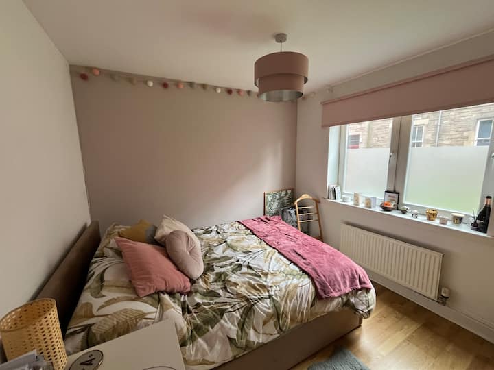 Room In 2 Bed Shared Flat - Edinburgh