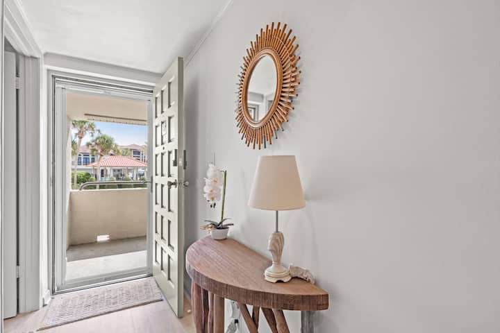 Light, Airy Luxury Condo With Private Beach Access - Ponte Vedra Beach, FL