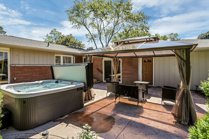 Minglewood Hideaway/hottub/gmeroom/gazebo/kingste - Farmington Hills, MI