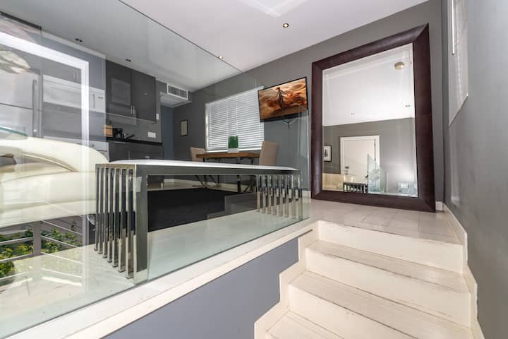 One Bedroom With Kitchen Parking Included - South Beach, FL