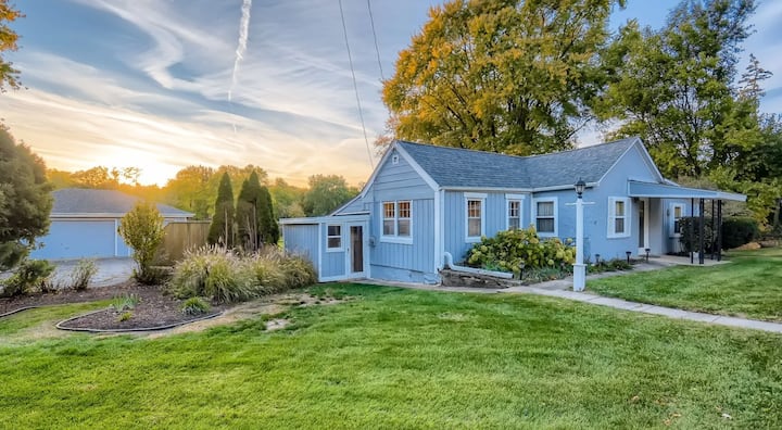 Cozy Riverhouse Cottage - St. Charles - West Chicago, IL