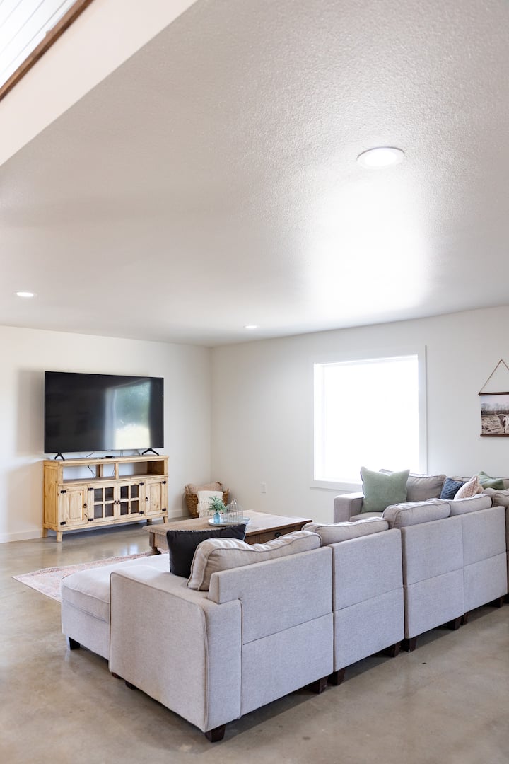 Hummingbird Lodge - Room 8 - Brenham, TX