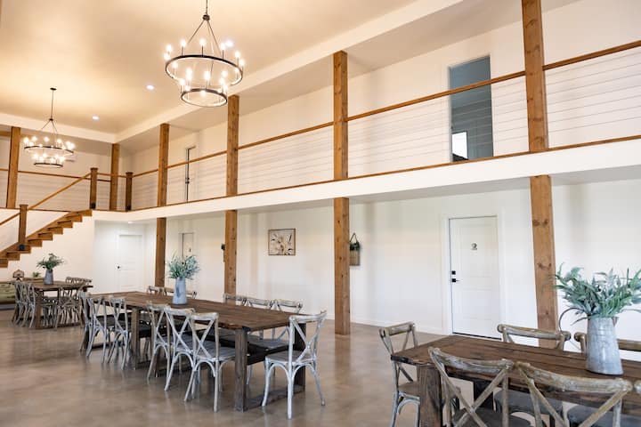 Hummingbird Lodge - Entire Lodge - Brenham, TX