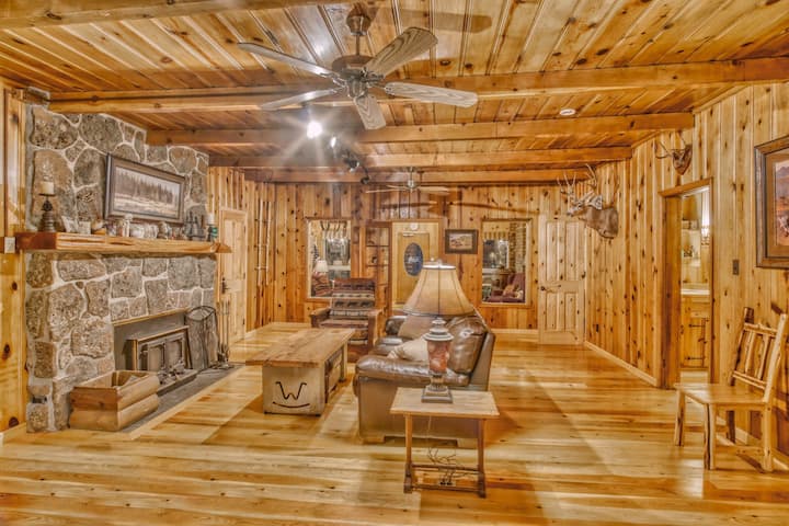 "Lund Suite" In White Mountain Lodge (No Pets) - Greer, AZ