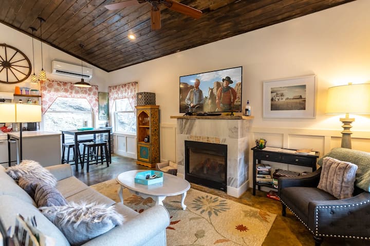 Blowing Rock | Sarah Jane’s Cottage W/ Hot Tub - Boone, NC