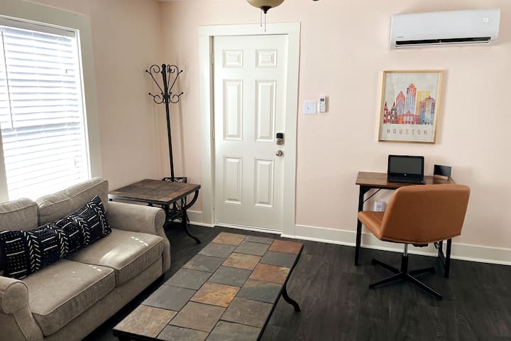 The Cozy Hidden Gem 1 Br @ Eado - South Houston, TX